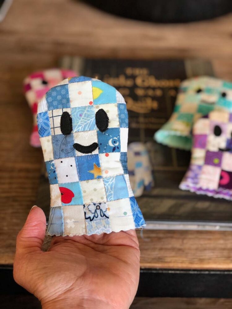 Patchwork ghost hand puppet tutorial - The Crafty Quilter
